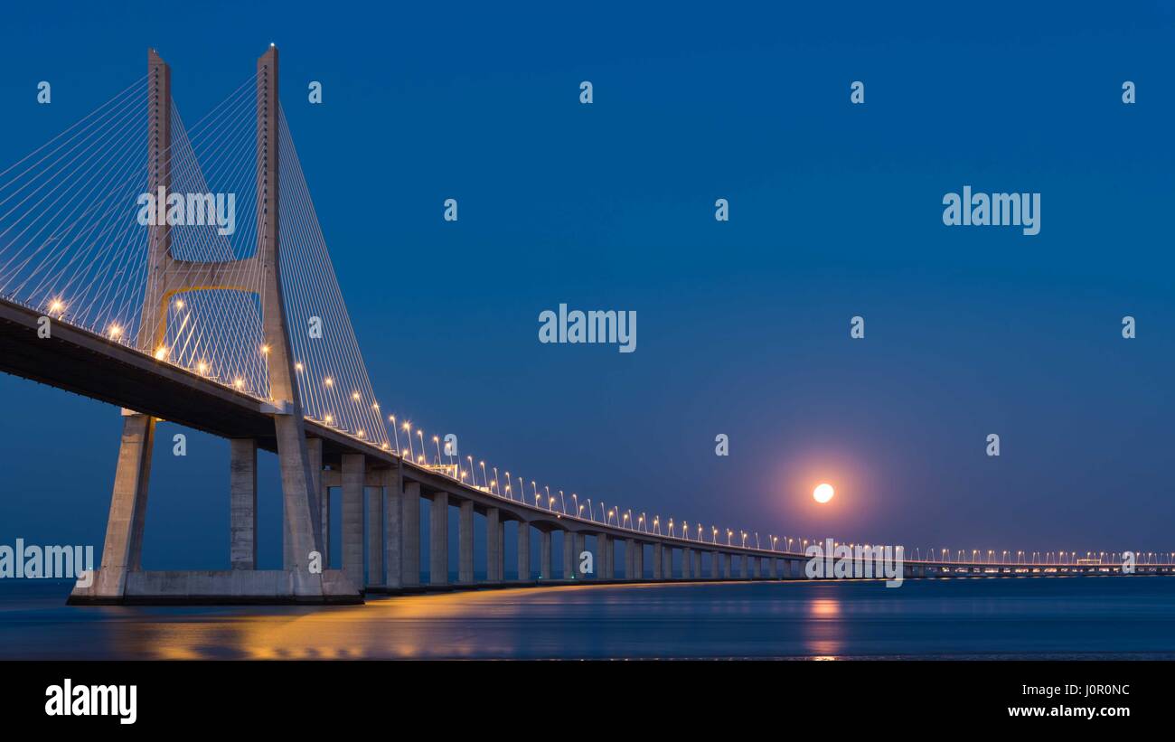 Vasco da Gama Bridge - Lisbon Stock Photo - Alamy