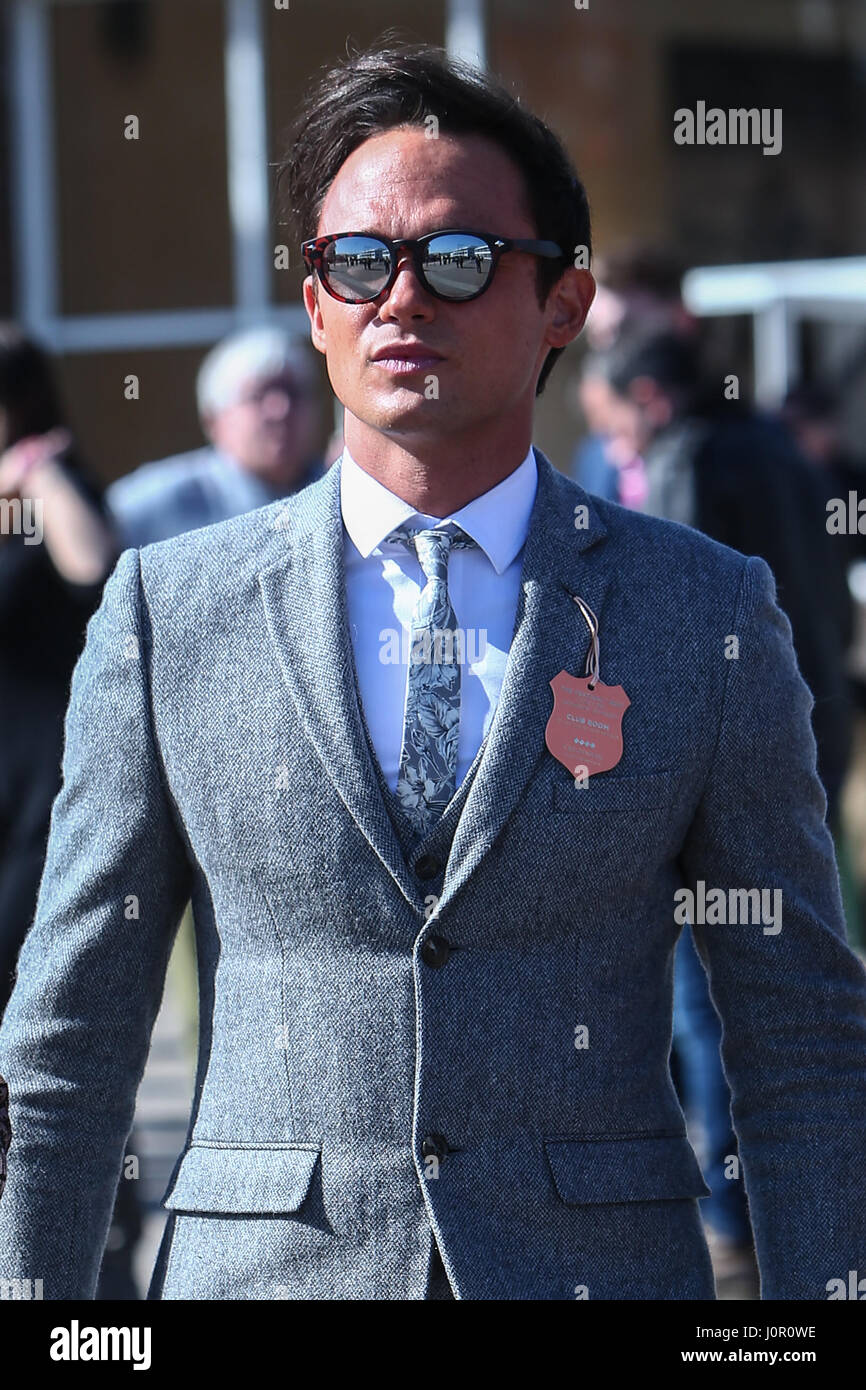 Cheltenham day gates attends day cheltenham festival gates cheltenham ...