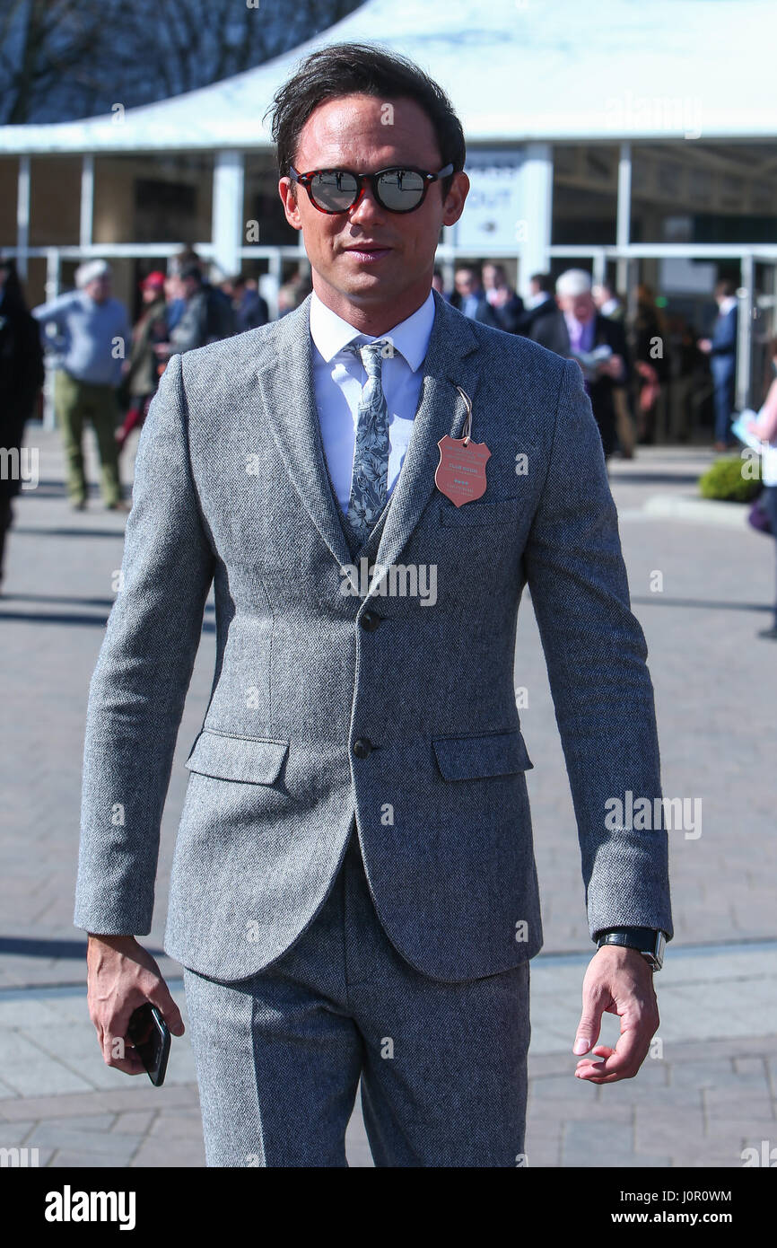 Cheltenham day gates attends day cheltenham festival gates cheltenham ...