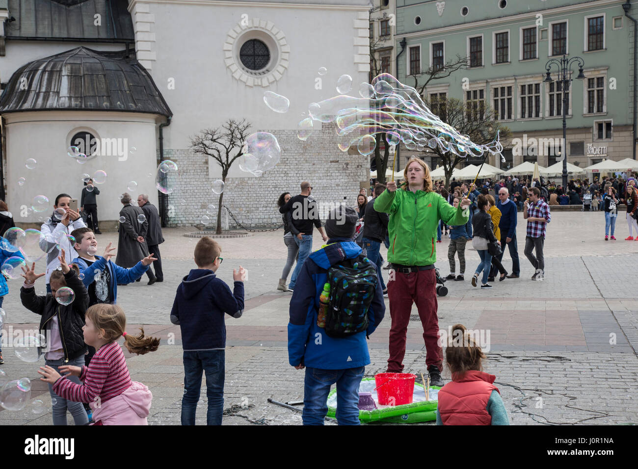 Street entertainer blowing bubbles for children Stock Photo - Alamy