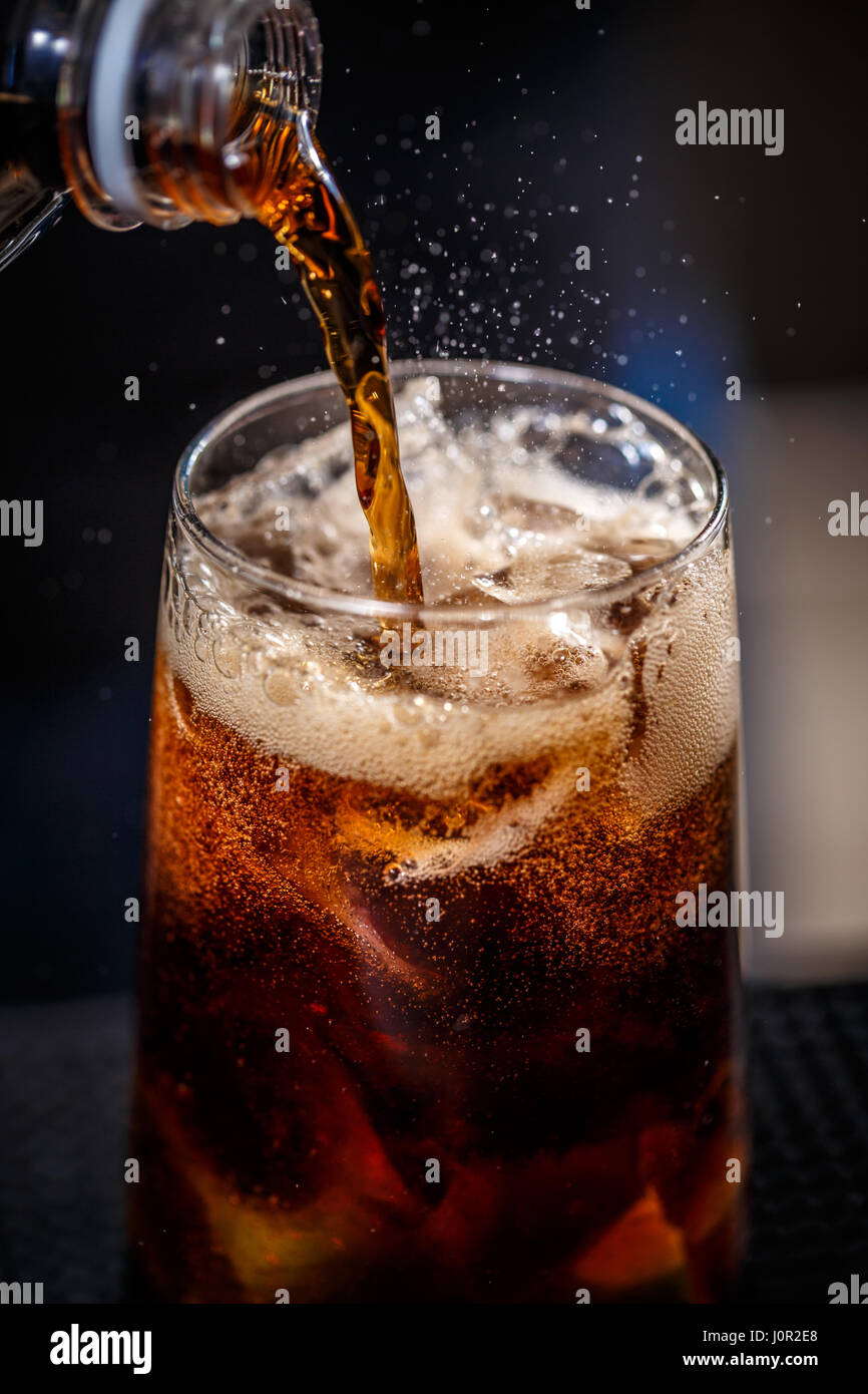 Bartender pouring liquor hi-res stock photography and images - Alamy