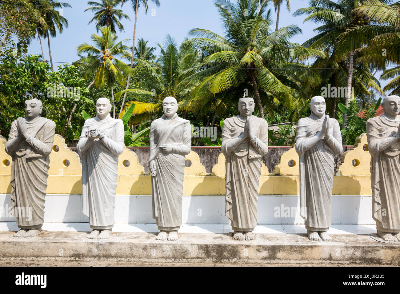 Buddha statues in a temple on Ceylon, unesco heritage. Asia culture ...