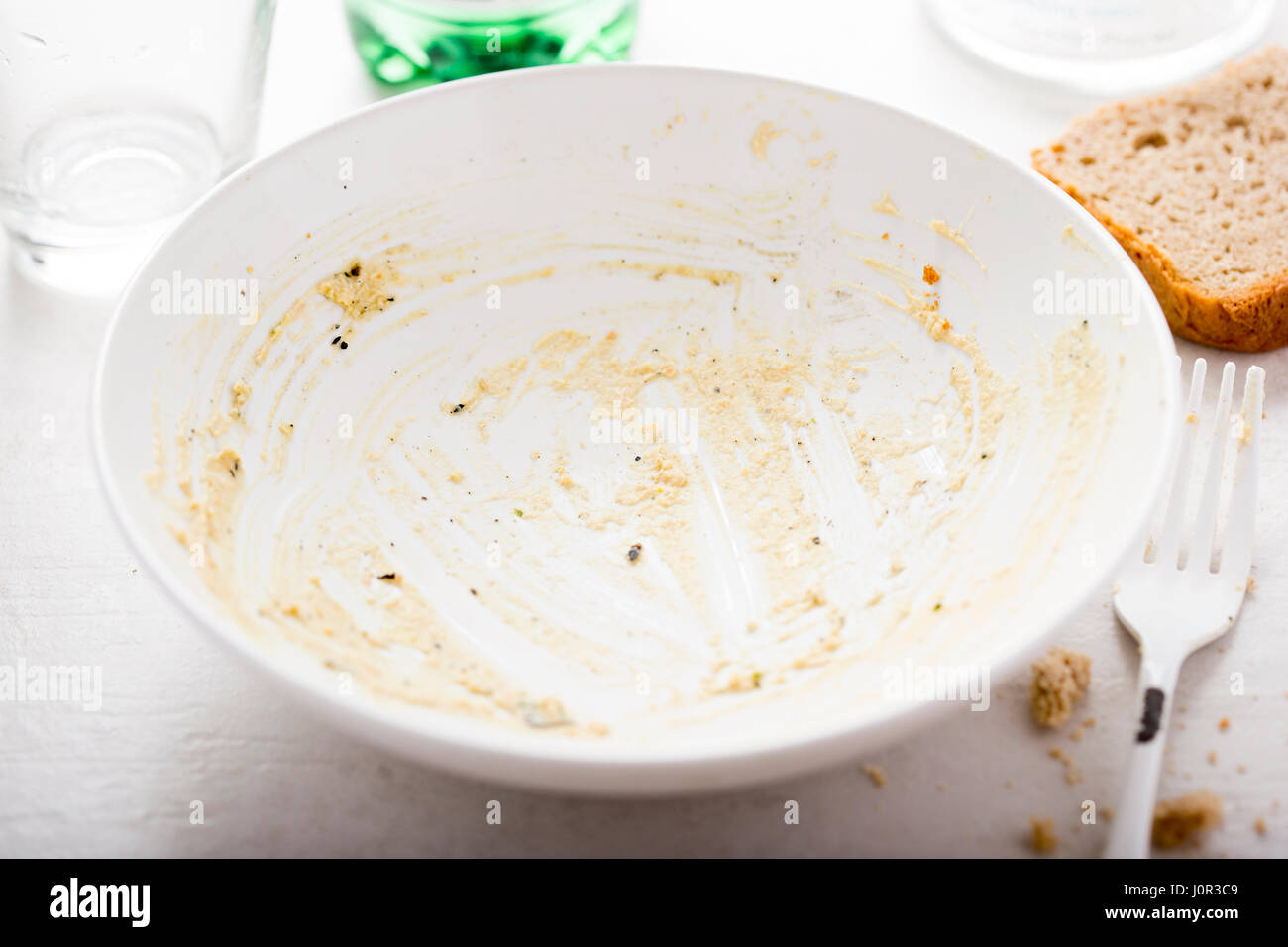 Empty bowl after hummous for lunch on table Stock Photo - Alamy