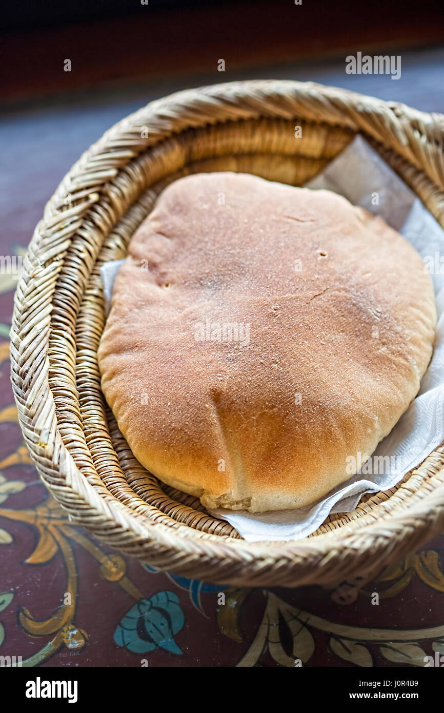 Traditional arab basket hi-res stock photography and images - Alamy