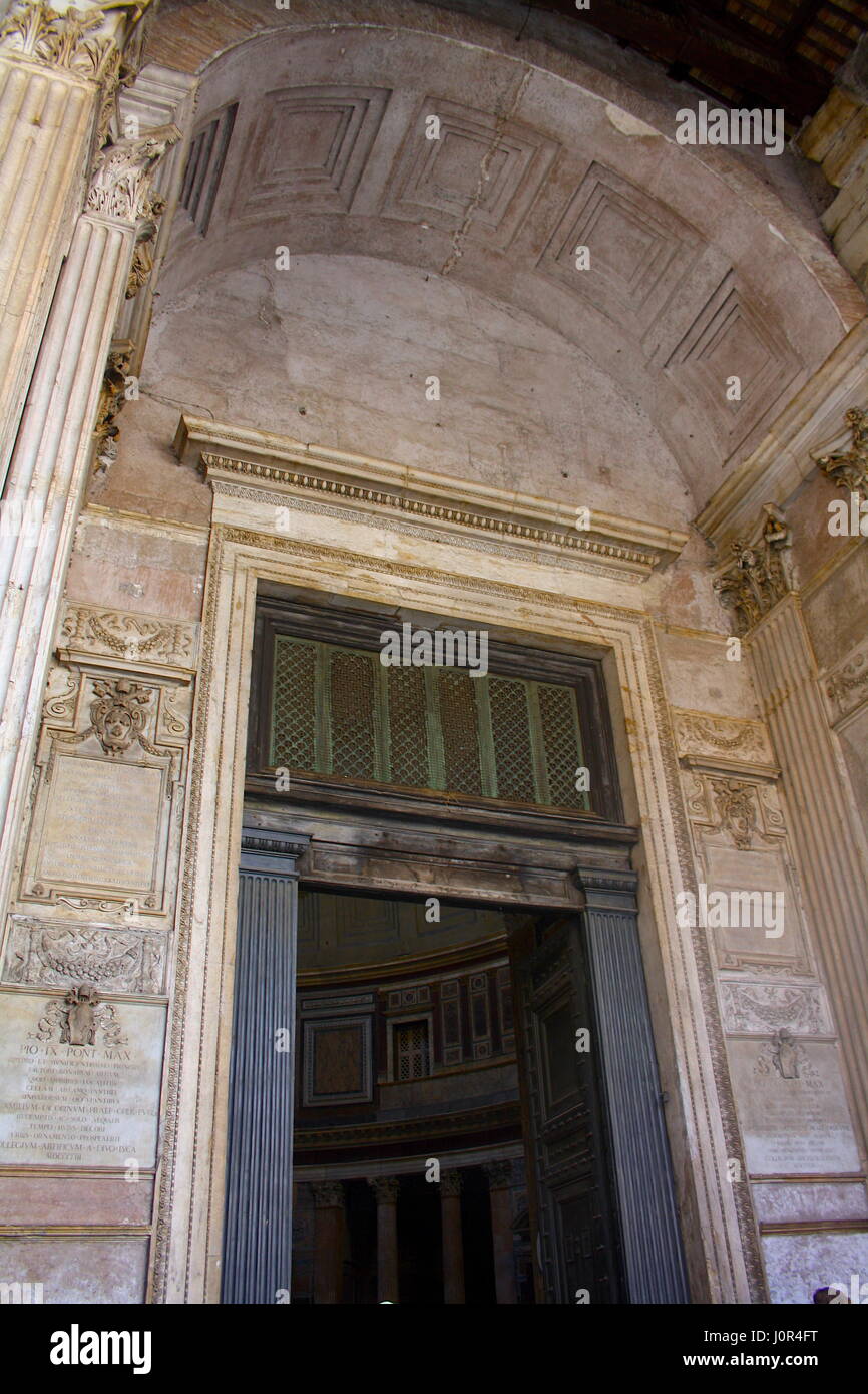 Pantheon entrance door rome hi-res stock photography and images - Alamy