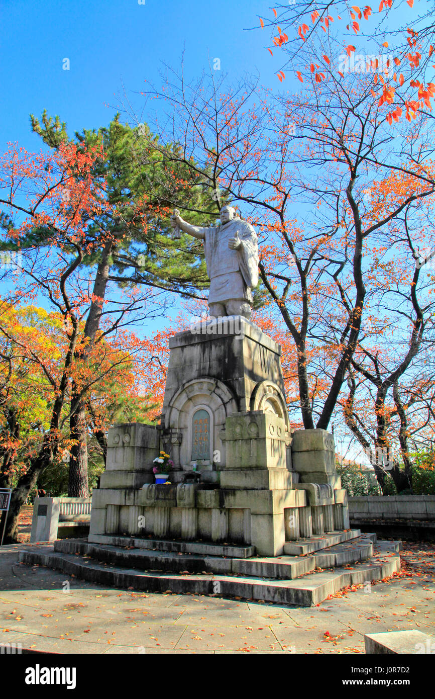 Nichiren statue hi-res stock photography and images - Alamy