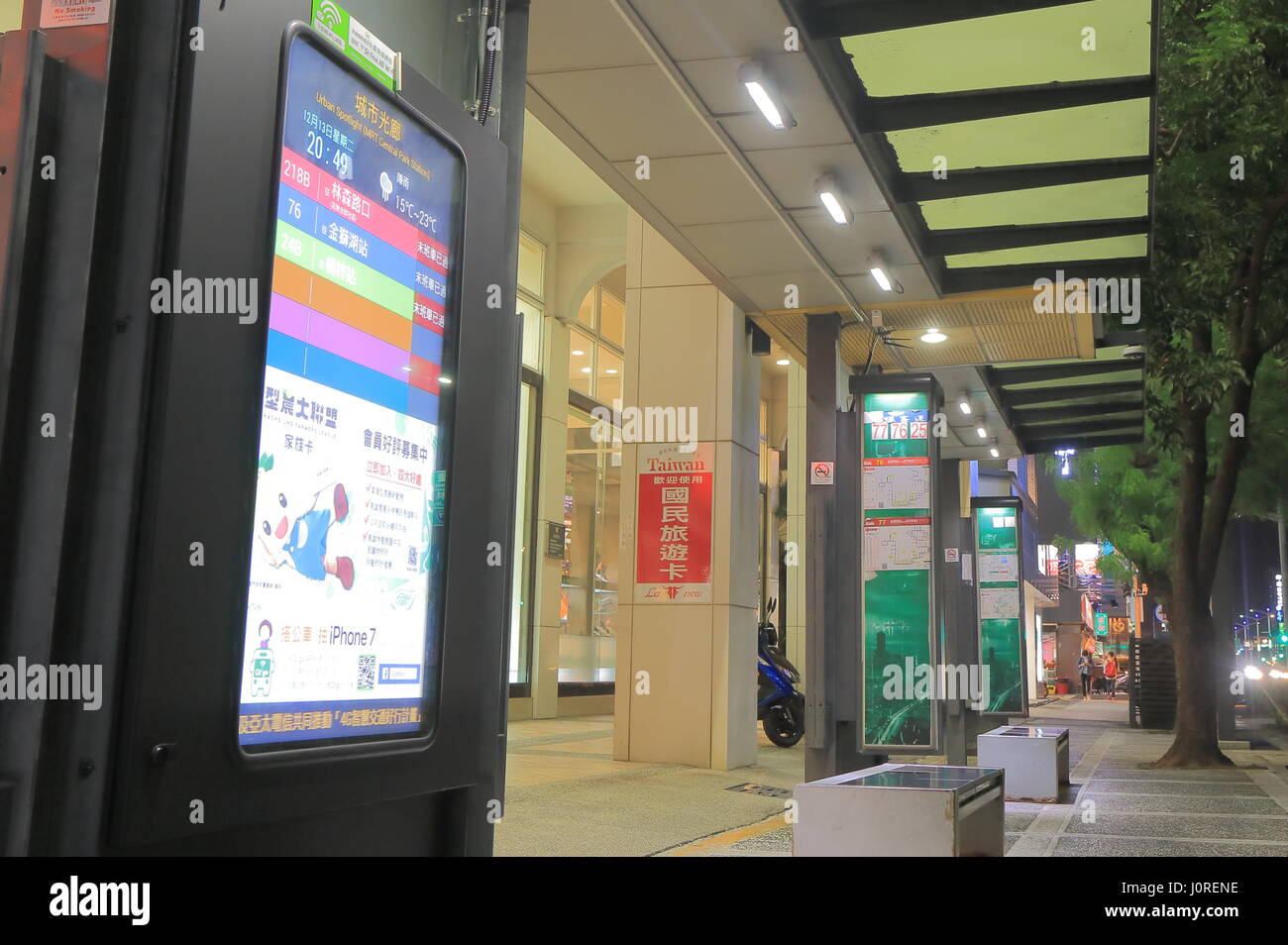 City bus stop hi-res stock photography and images - Alamy