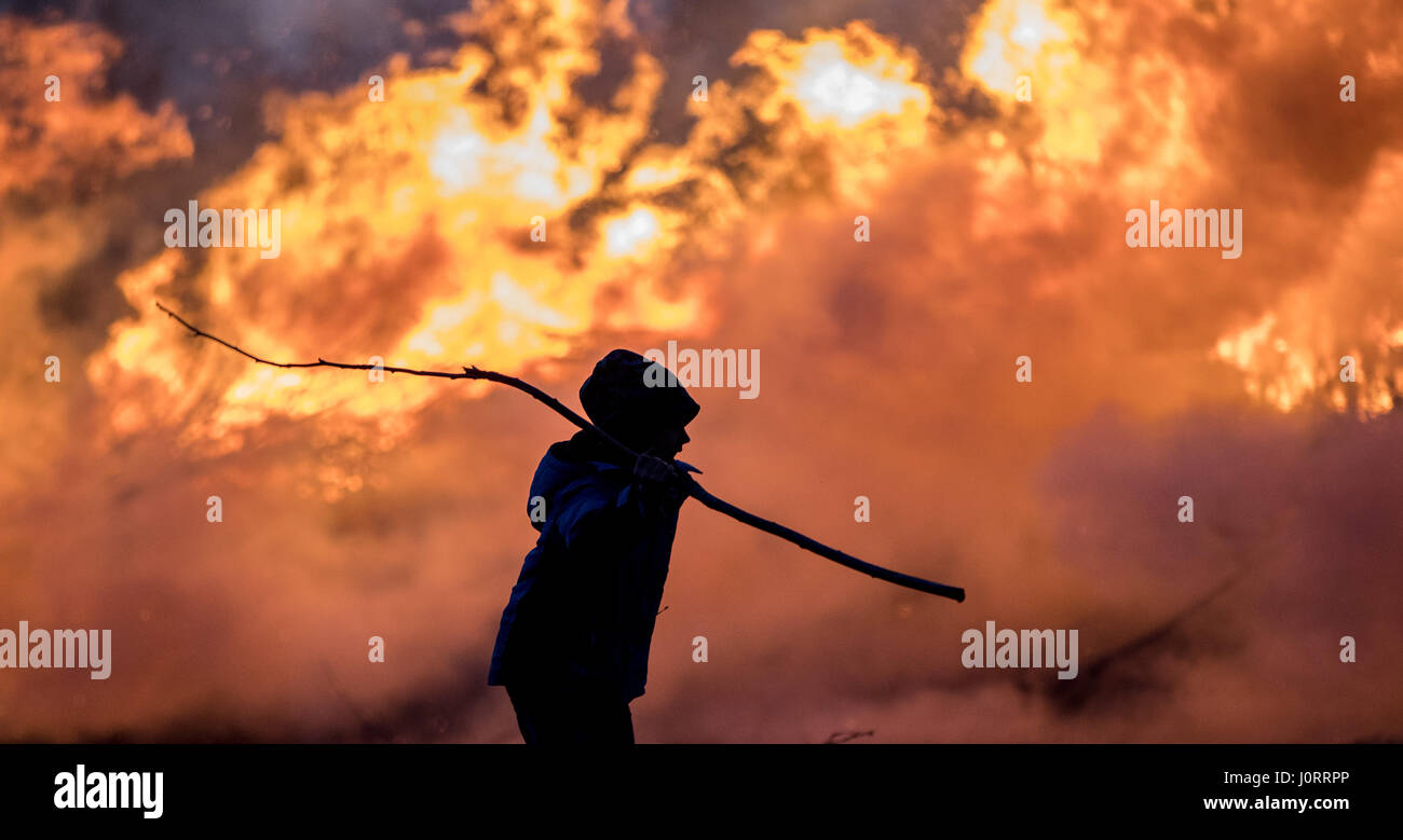 Hollen, Germany. 15th Apr, 2017. People can be seen in front of a ...