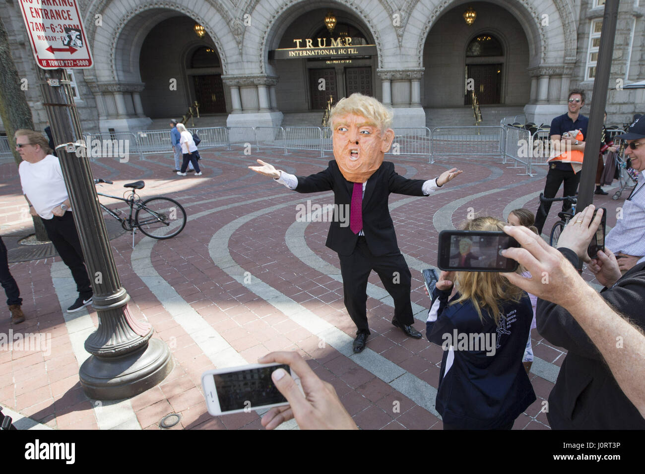 Donald trump paper mache hi-res stock photography and images - Alamy