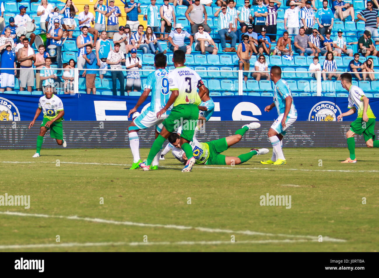 FLORIAN'POLIS, SC - 15.04.2017: AVAÍ X ADMIRAL - Saturday, Avai received at home Almirante ...