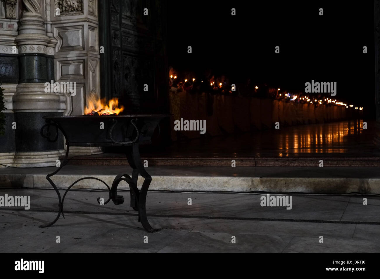 Fire ceremony hi-res stock photography and images - Alamy