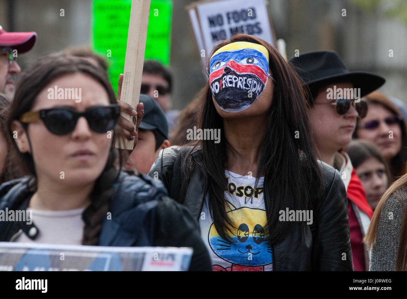 London, UK. 15th April, 2017. Members of the UK's Venezuelan community ...
