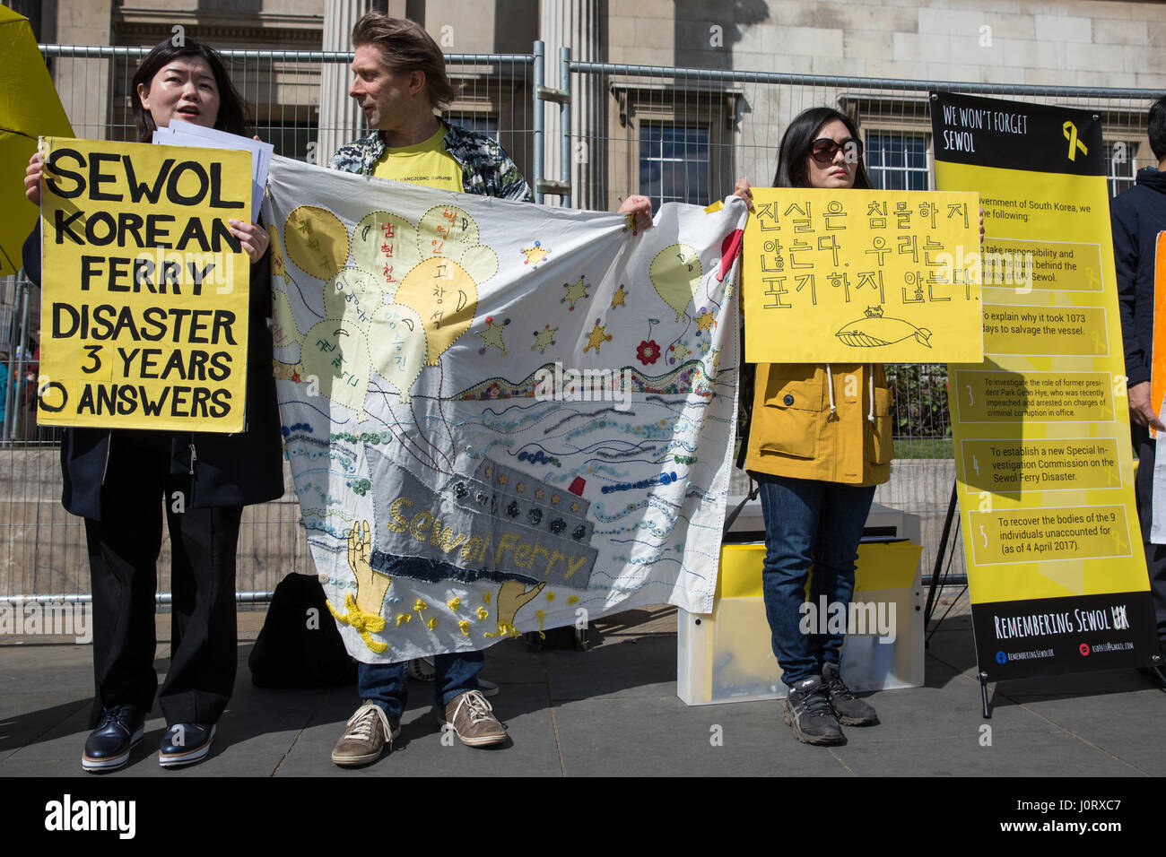 London, UK. 15th April, 2017. Members of the UK's Korean community ...
