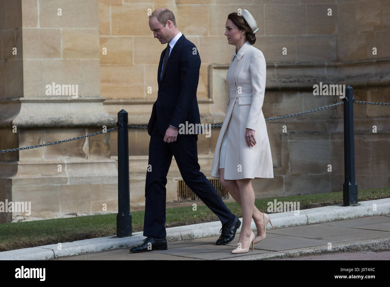 Arrive st georges chapel in windsor hi-res stock photography and images ...