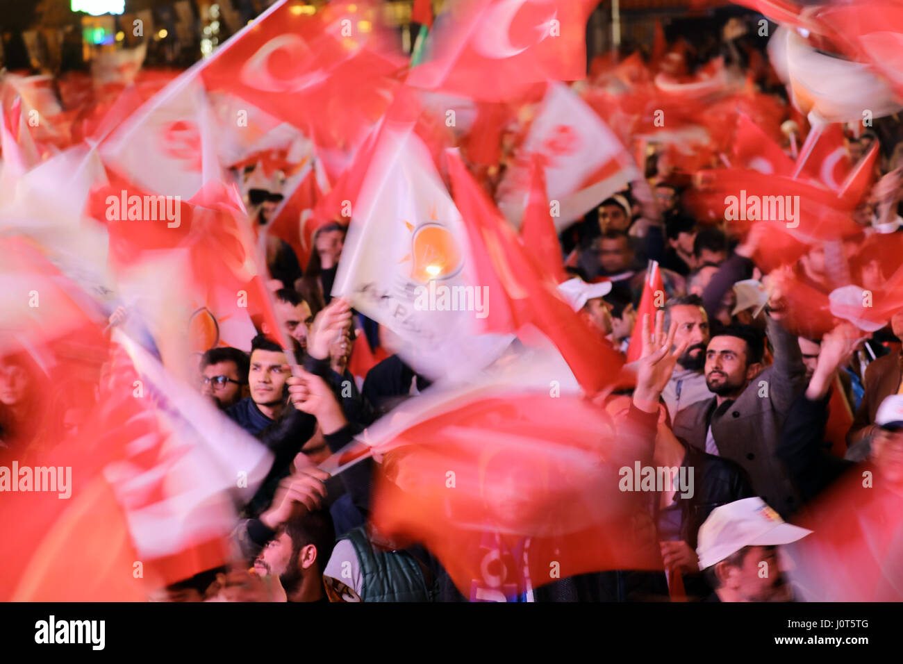 Ankara, Turkey. 16th Apr, 2017. Supporters of the Turkish governmental ...