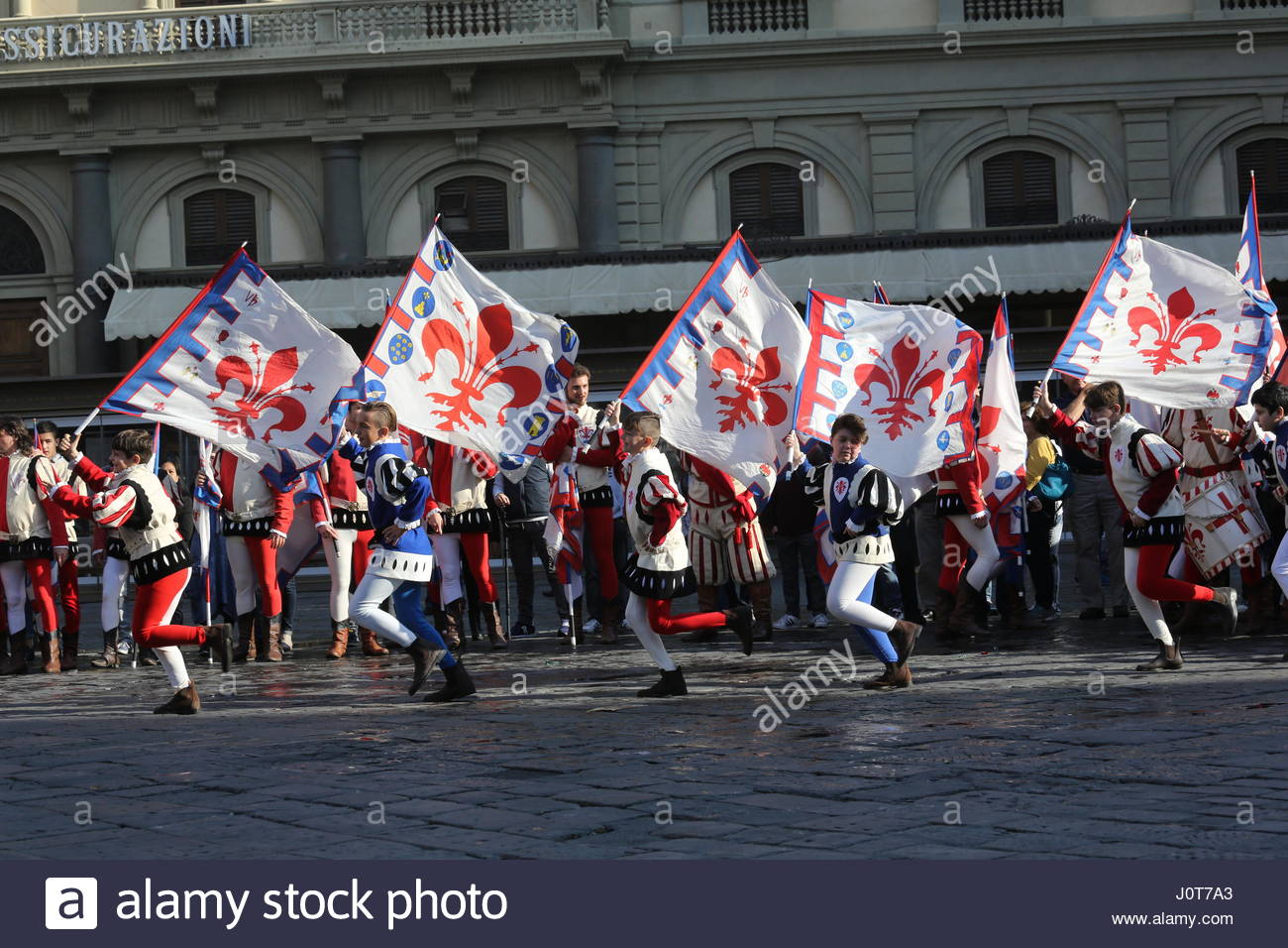 Florence, Italy. 16th Apr, 2017. Explosion of the Cart ceremony Credit ...