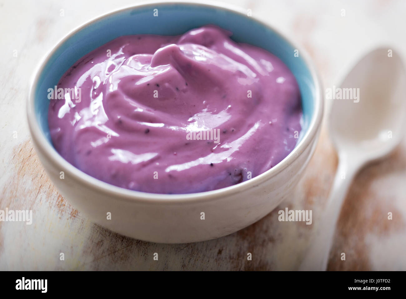 Fruit berry yoghurt pot hi-res stock photography and images - Alamy