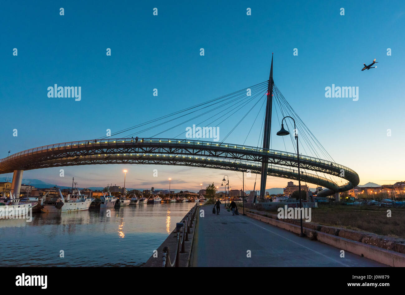 PESCARA, ITALY - The Ponte del Mare monumental bridge and the Ferris ...