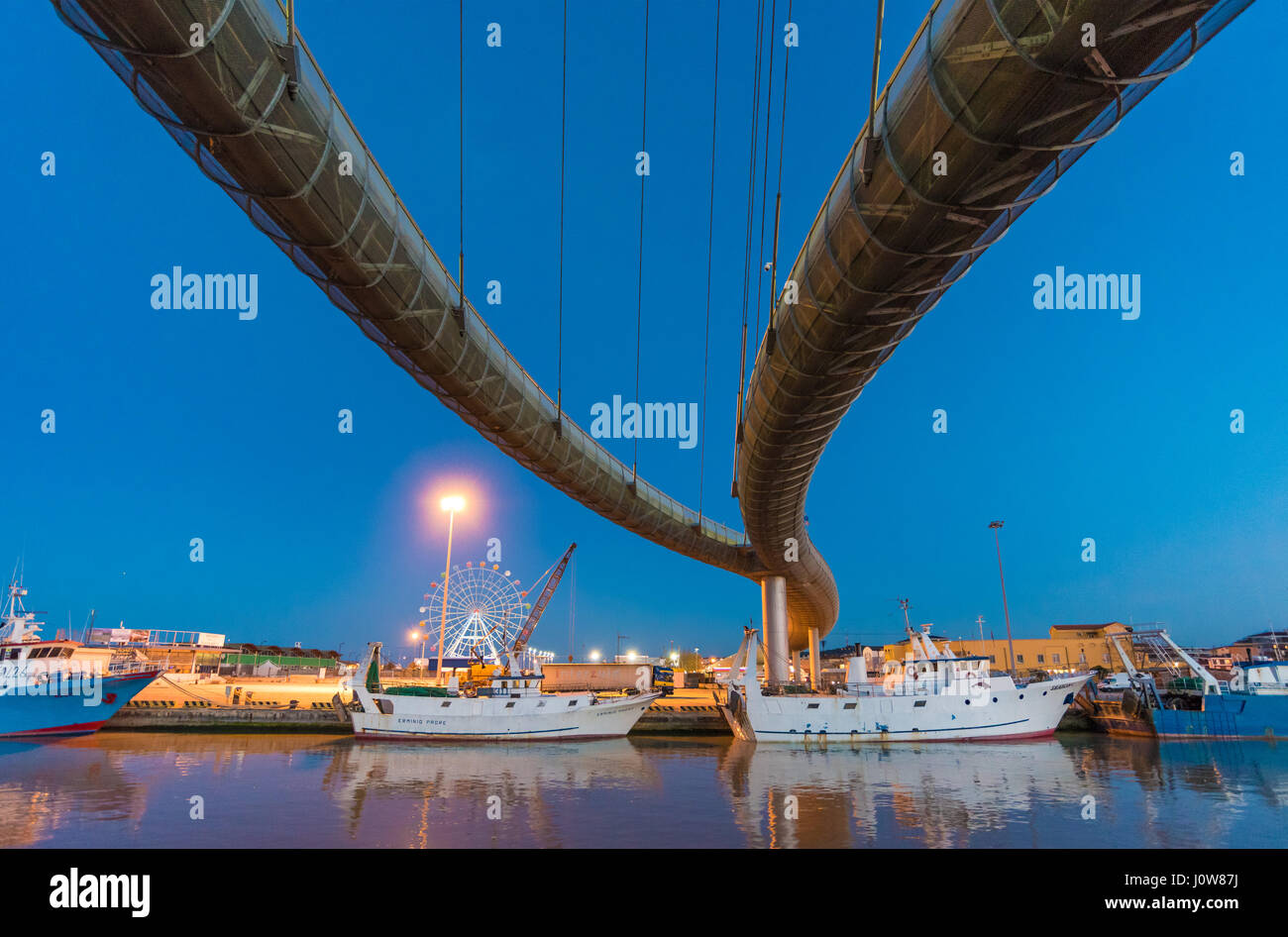 PESCARA, ITALY - The Ponte del Mare monumental bridge and the Ferris ...