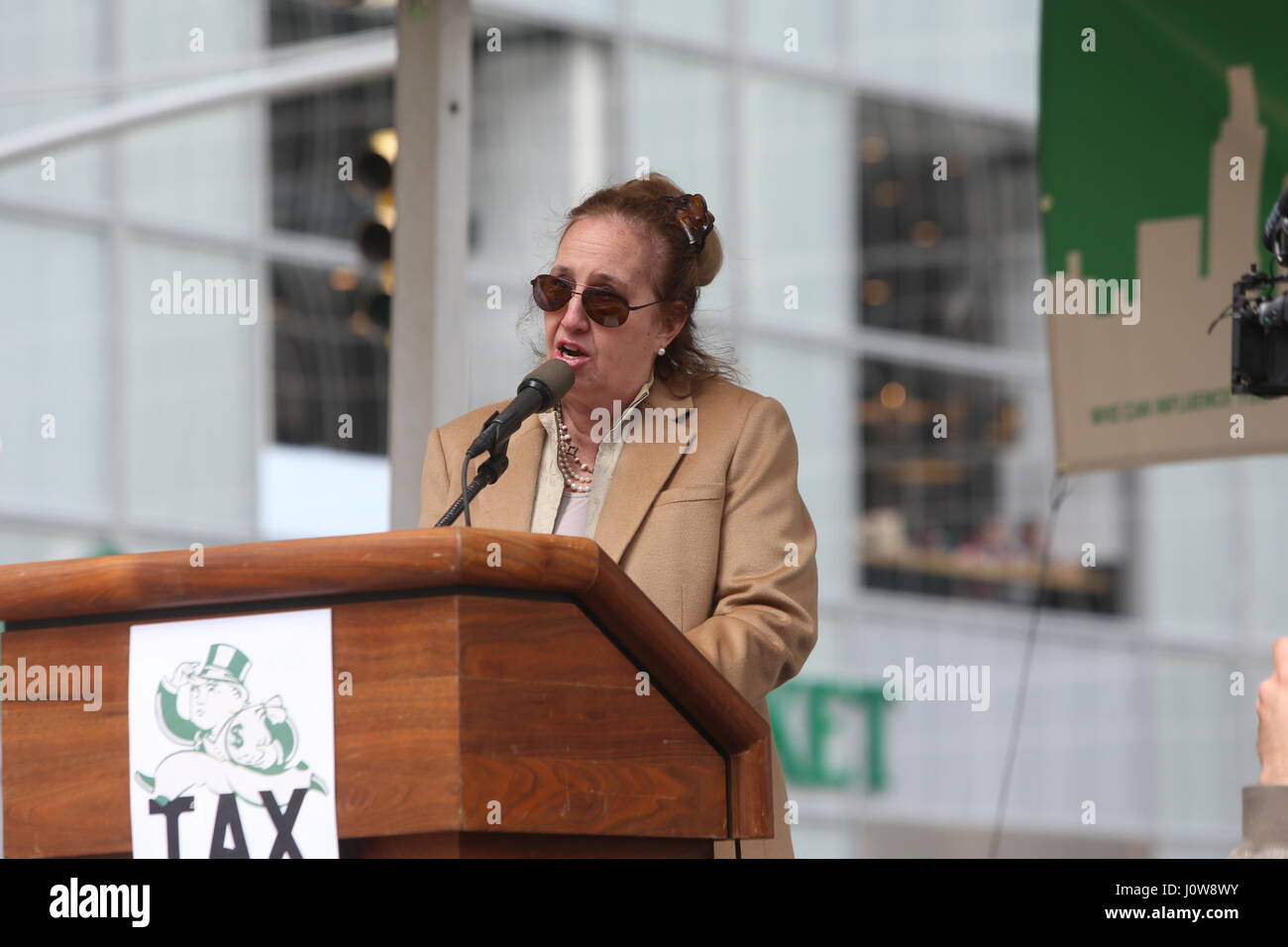 Manhattan borough president Gail Brewer addresses rally. Thousands ...