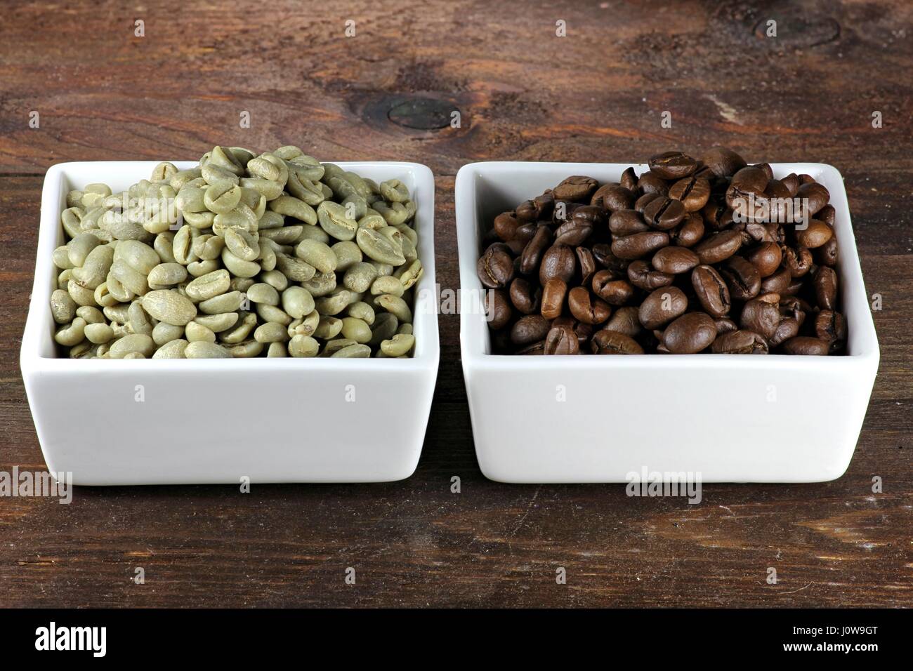 roasted and unroasted coffee beans Stock Photo - Alamy