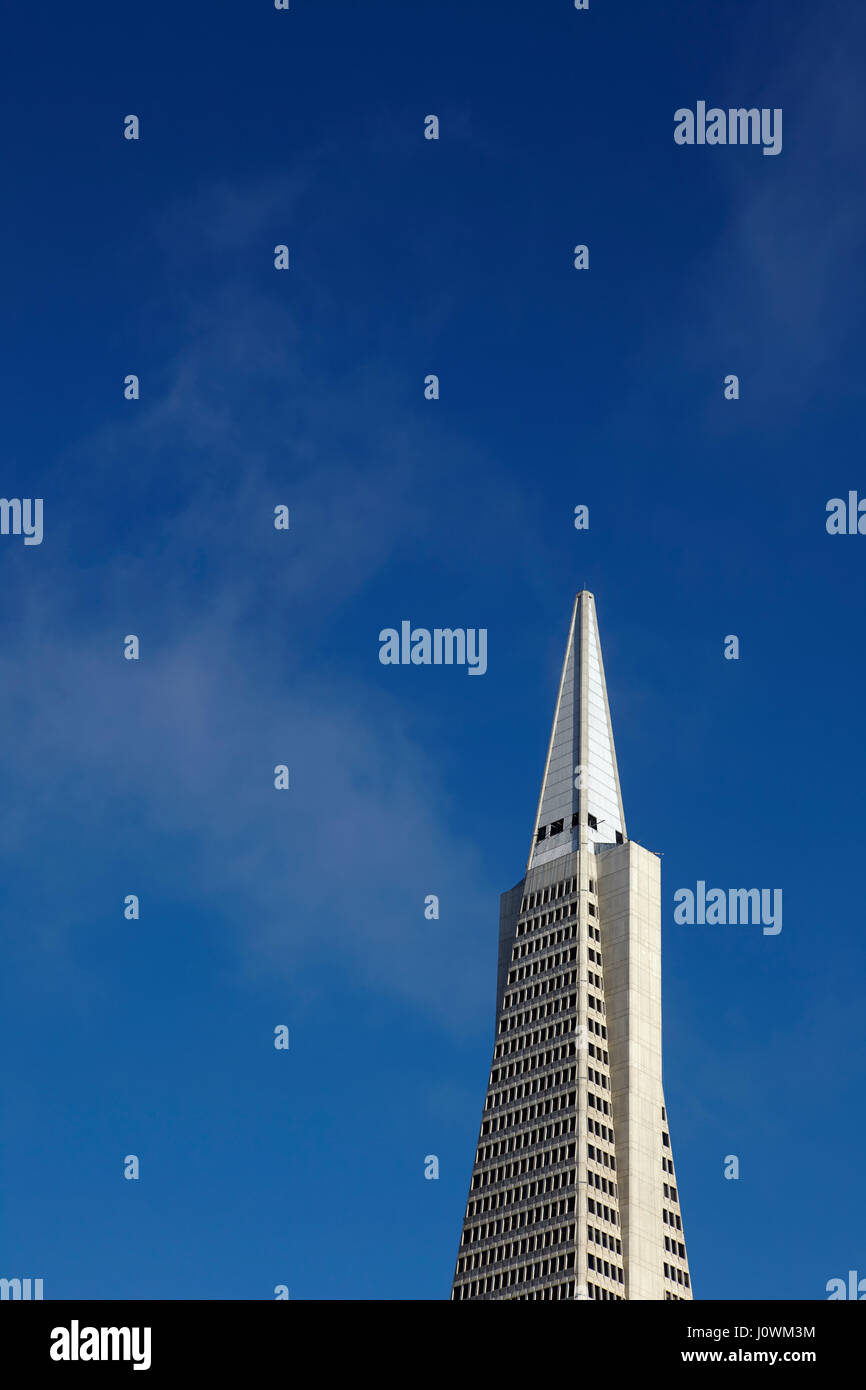 Modern pyramid hi-res stock photography and images - Alamy