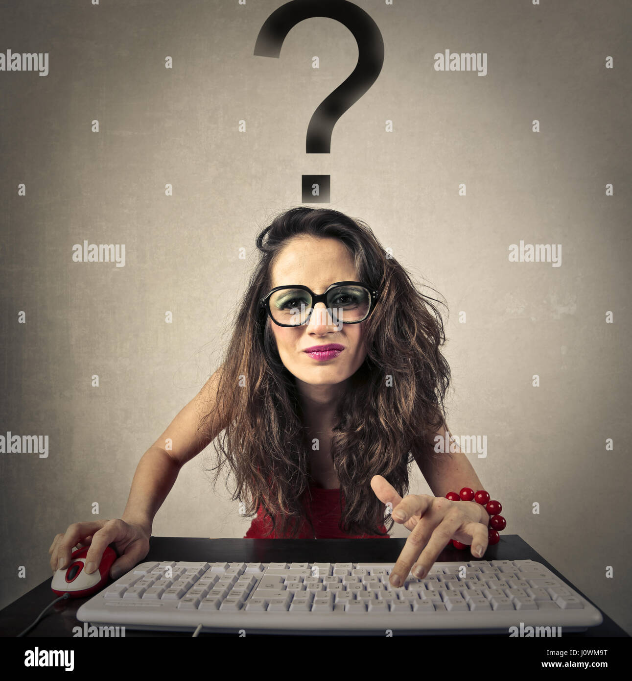 Woman confused computer hi-res stock photography and images - Alamy