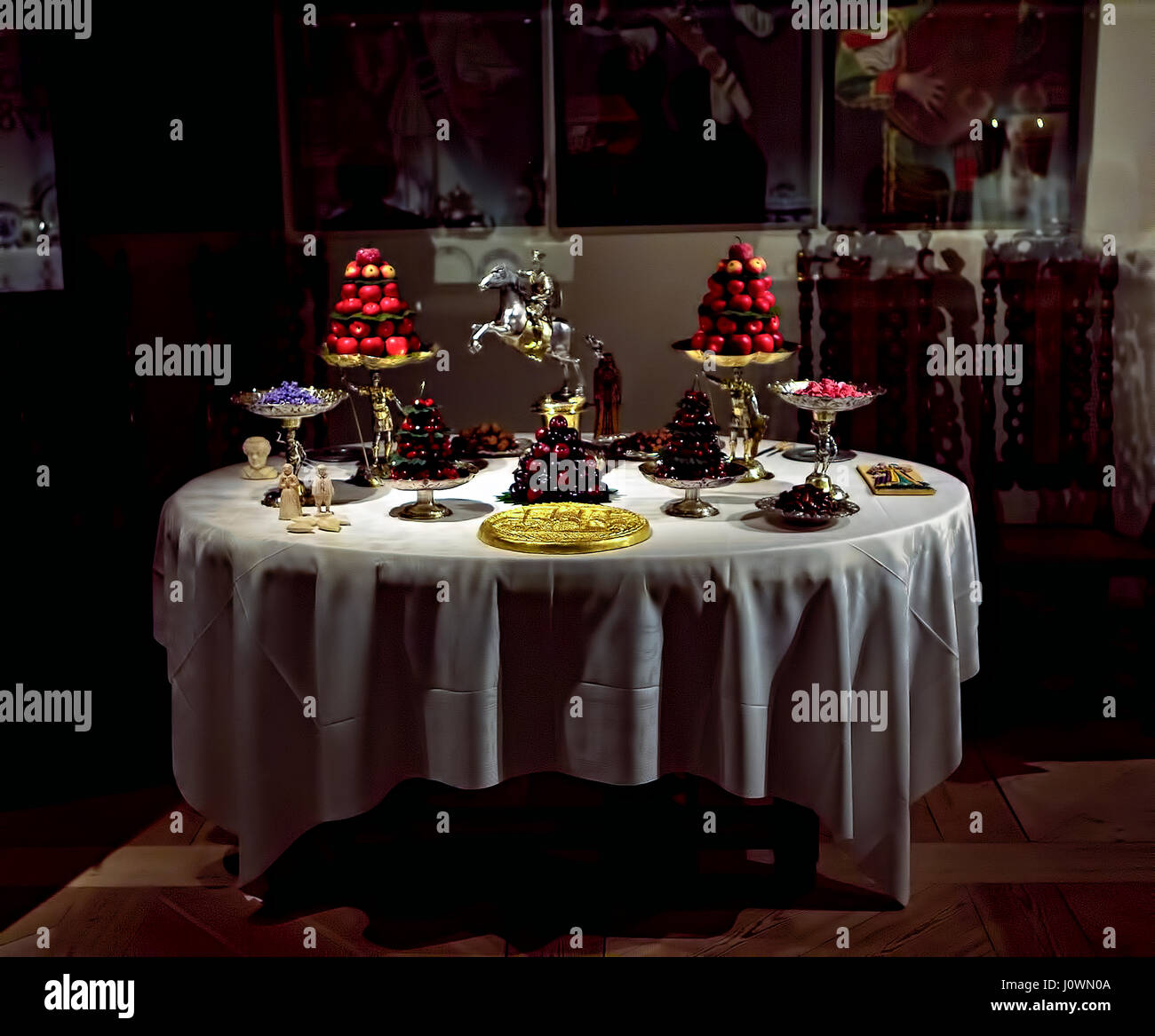 Dessert table setting 17th Century. Exhibition of table settings from ...