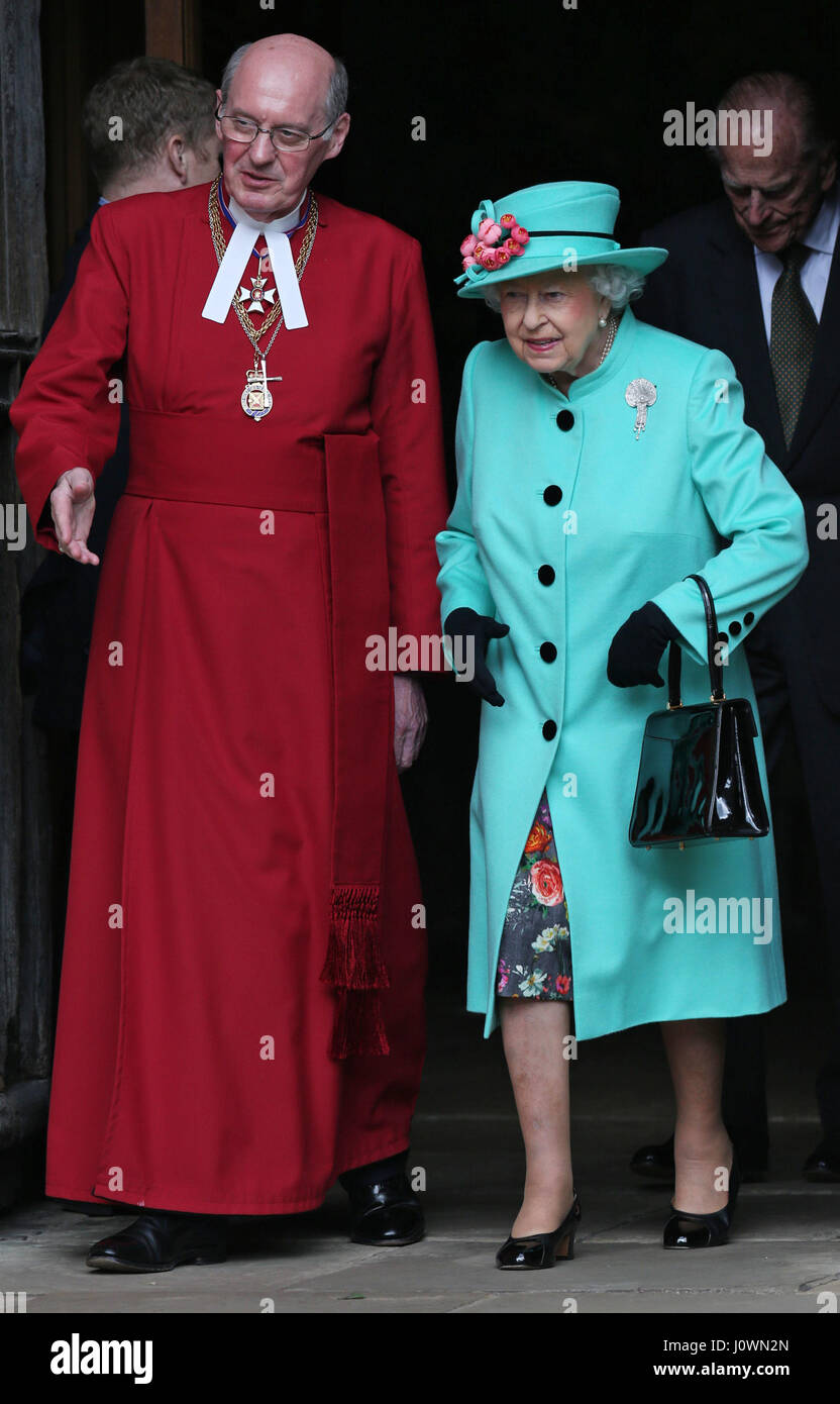 Queen elizabeth ii leaves st georges chapel at windsor castle hi-res ...