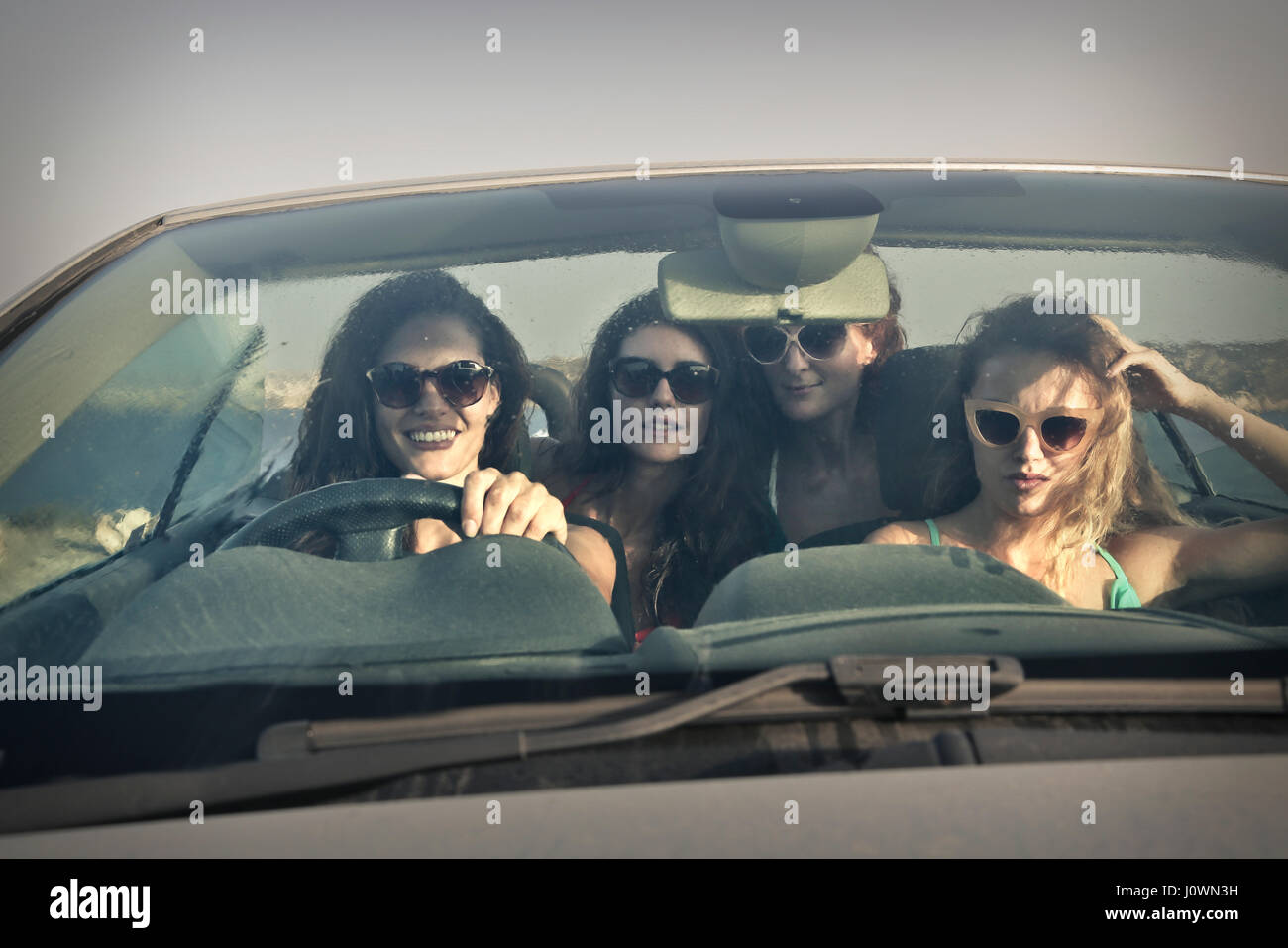4 girls travelling together in car Stock Photo - Alamy