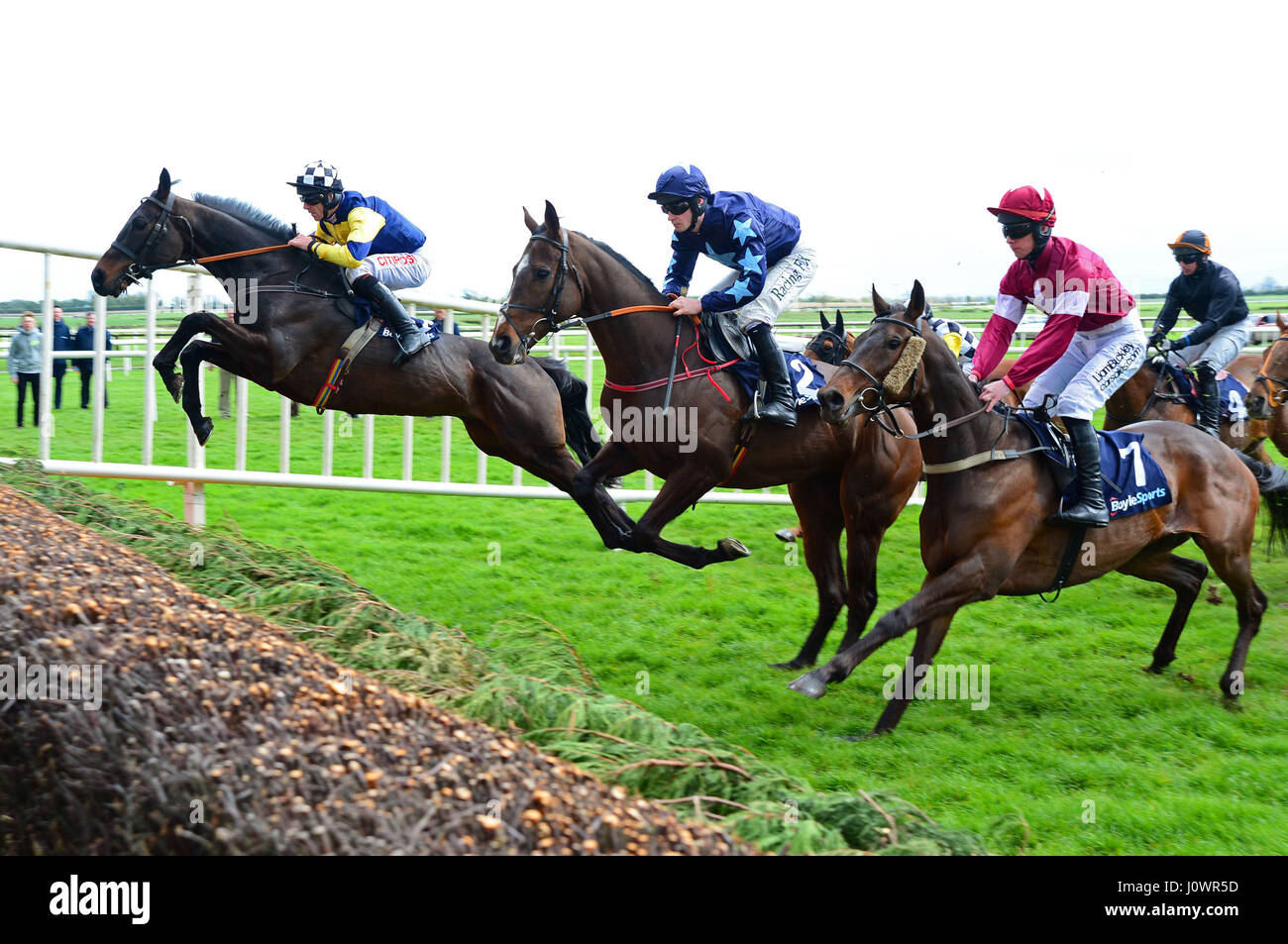 Hurricane Ben and jockey Davy Russell go on to win the BoyleSports ...