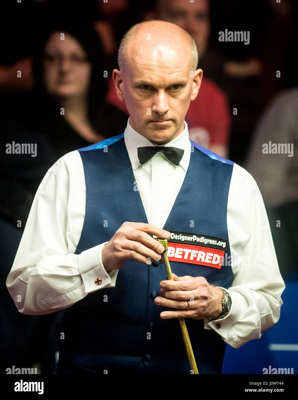 Peter ebdon in action hi-res stock photography and images - Alamy