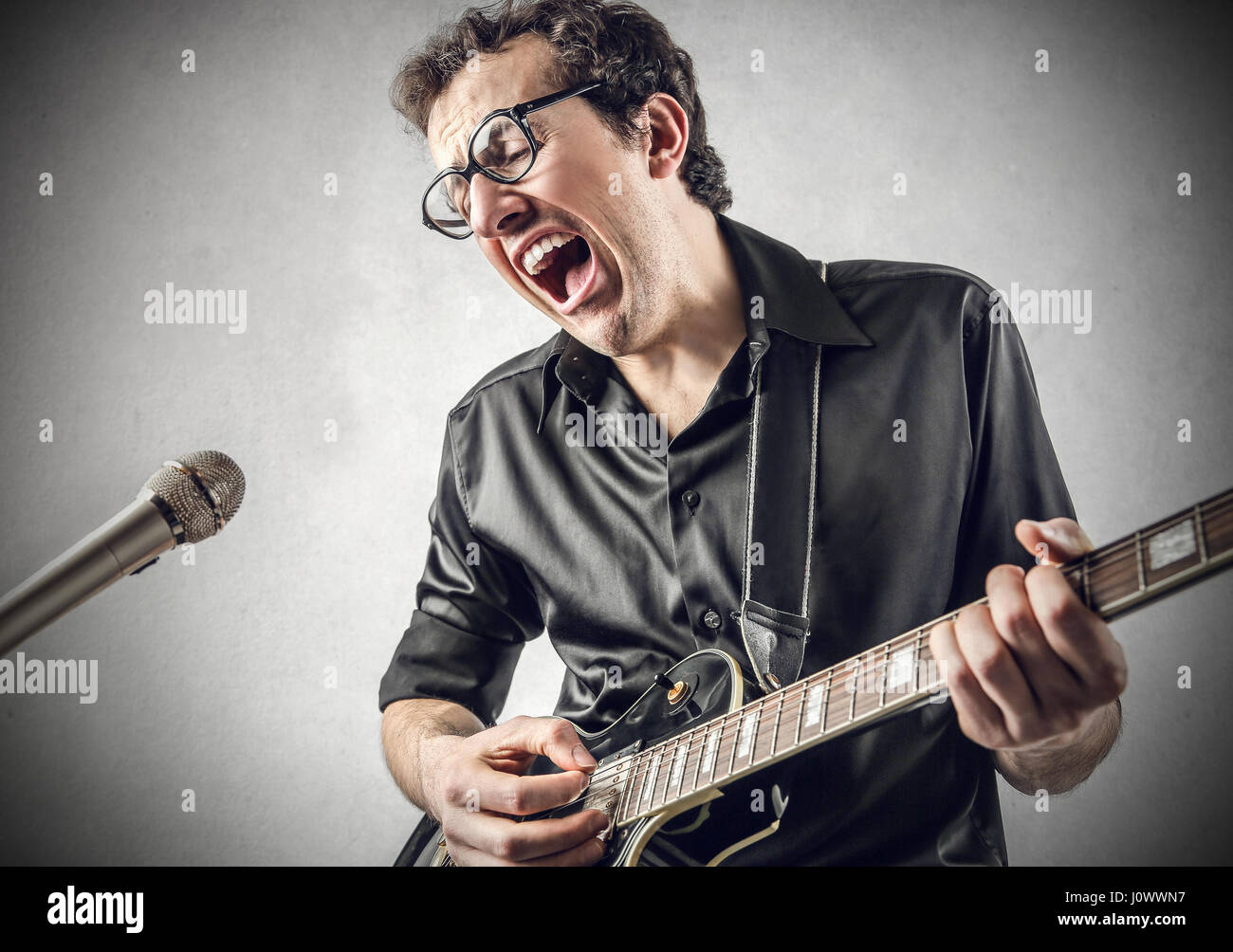 Man guitar singing microphone hi-res stock photography and images - Alamy