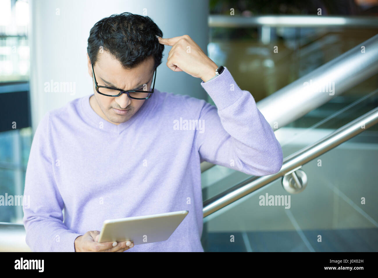 Office worker scratching head hi-res stock photography and images - Alamy