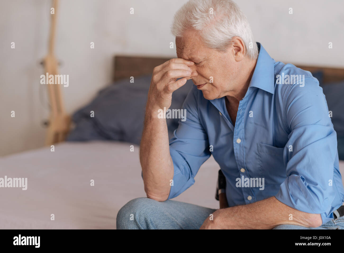 Old man crying hi-res stock photography and images - Alamy