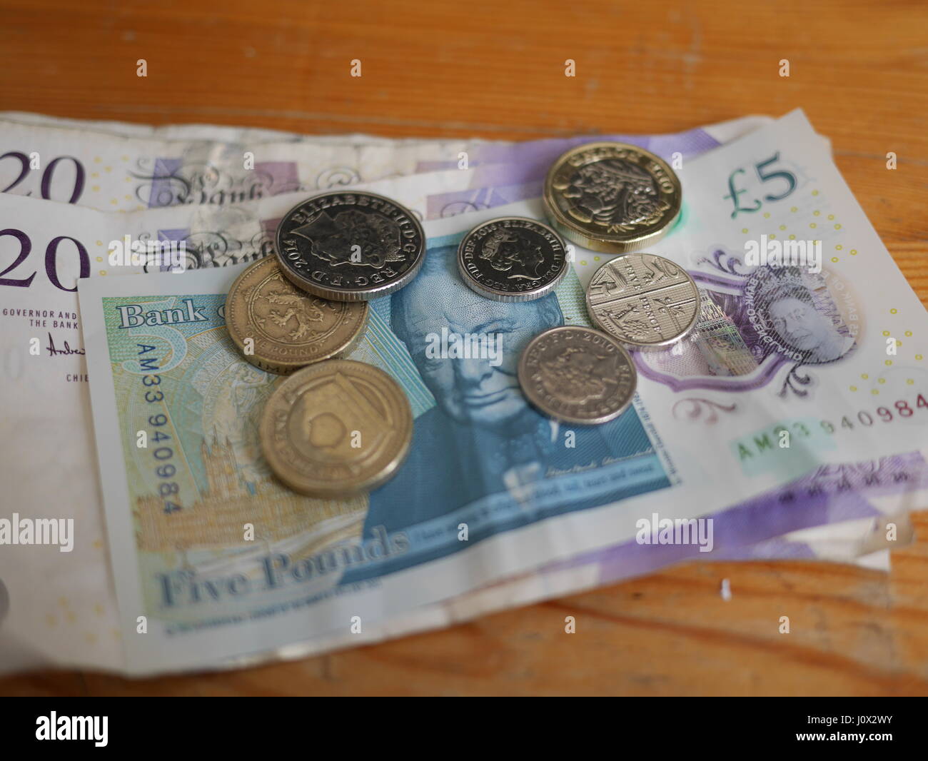Churchill looking out from a bank note Stock Photo - Alamy