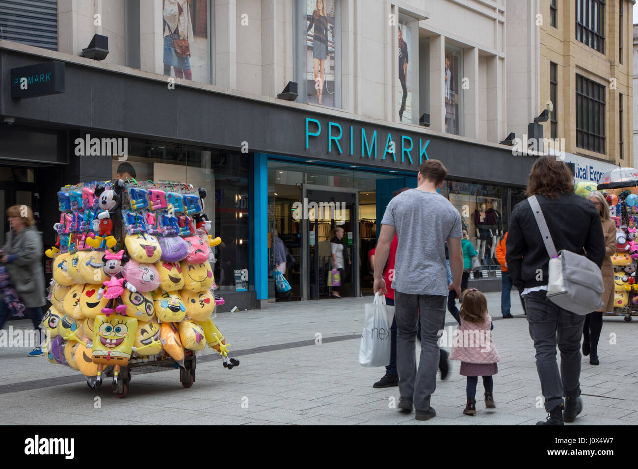 Queen emoji hi-res stock photography and images - Alamy