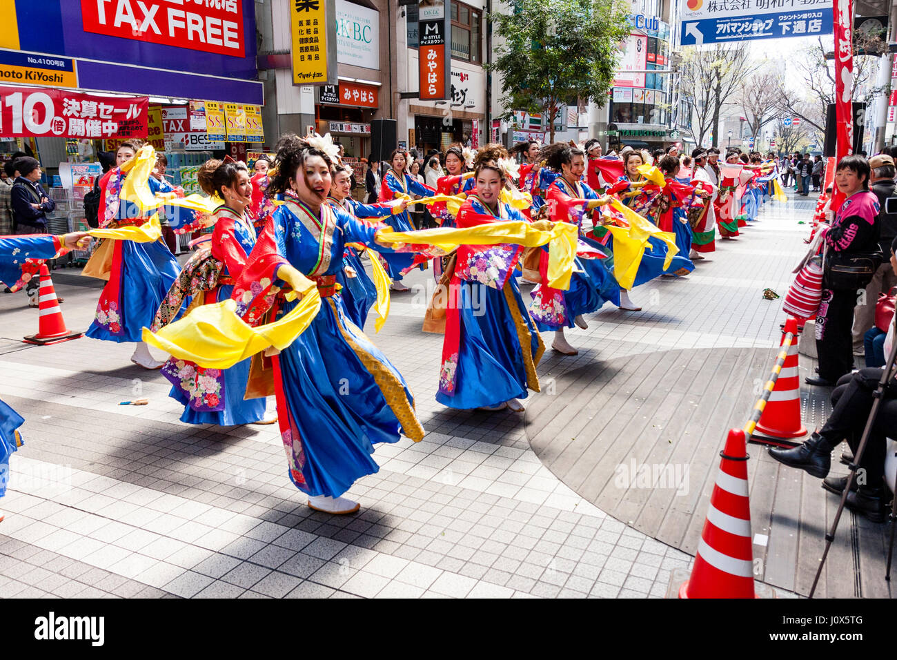 Hinokuni Yosakoi Dance Festival. Women team in blue and red yukata ...