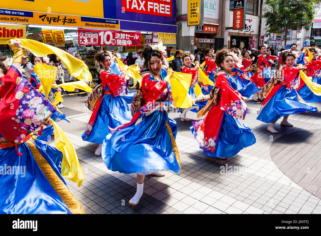 Hinokuni Yosakoi Dance Festival. Women team in blue and red yukata ...