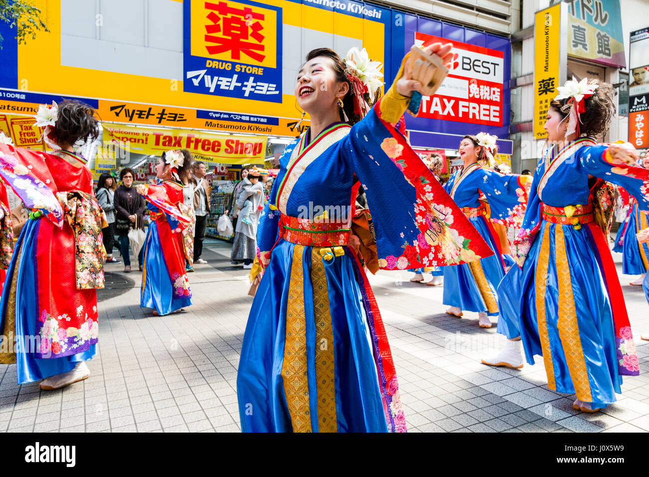 Hinokuni Yosakoi Dance Festival. Women team in blue and red yukata ...