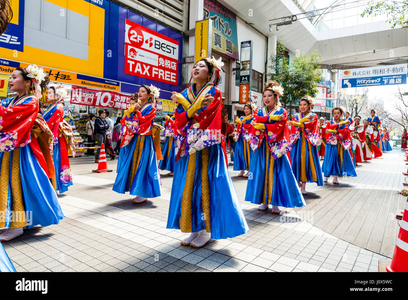 Hinokuni Yosakoi Dance Festival. Women team in blue and red yukata ...