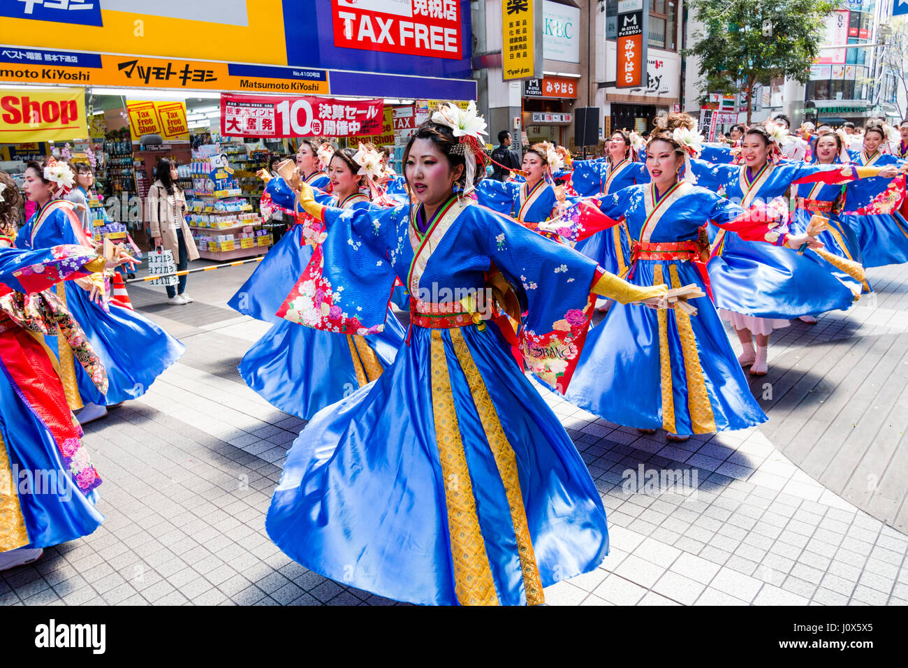 Hinokuni Yosakoi Dance Festival. Women team in blue and red yukata ...