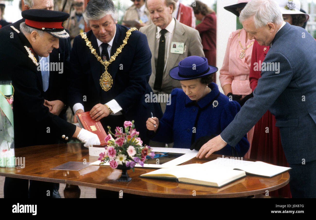 Her Majesty Queen Elizabeth at The Stoke-on-Trent National Garden ...