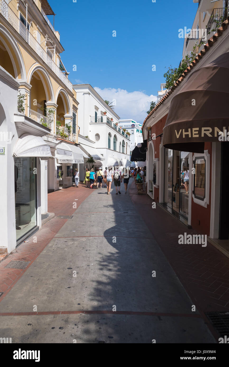 Luxury fashion brands shop hi-res stock photography and images - Alamy