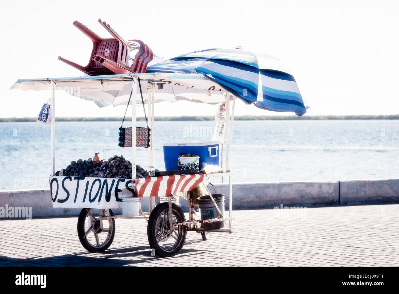 Boardwalk food stand hi-res stock photography and images - Alamy