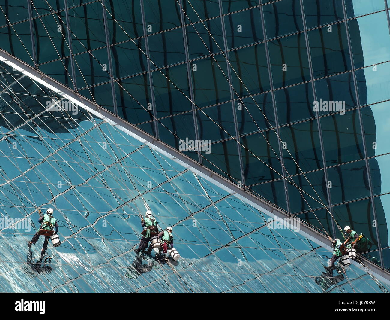 men cleaning glass building Stock Photo - Alamy