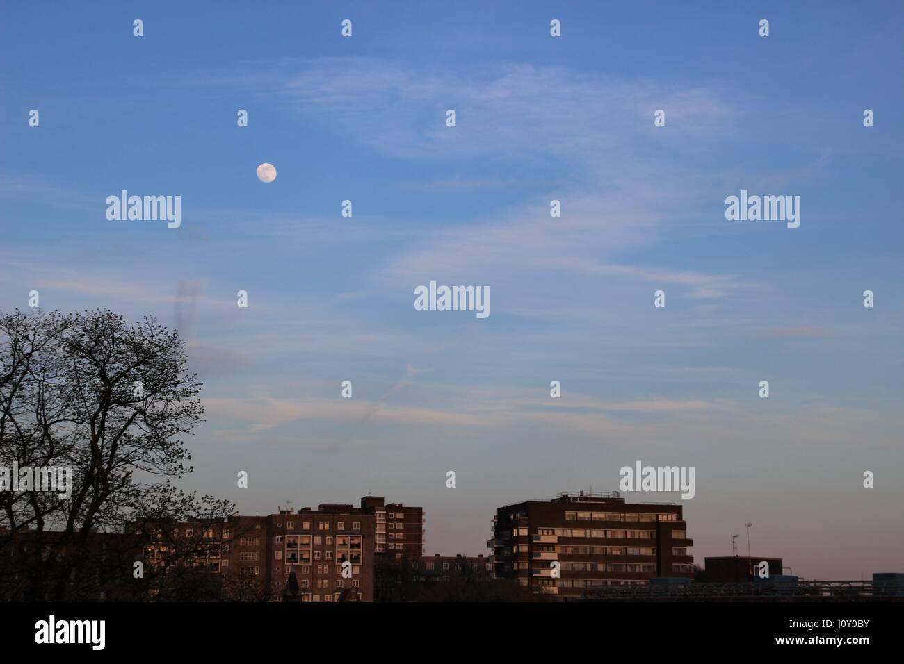 Moon set london hi-res stock photography and images - Alamy