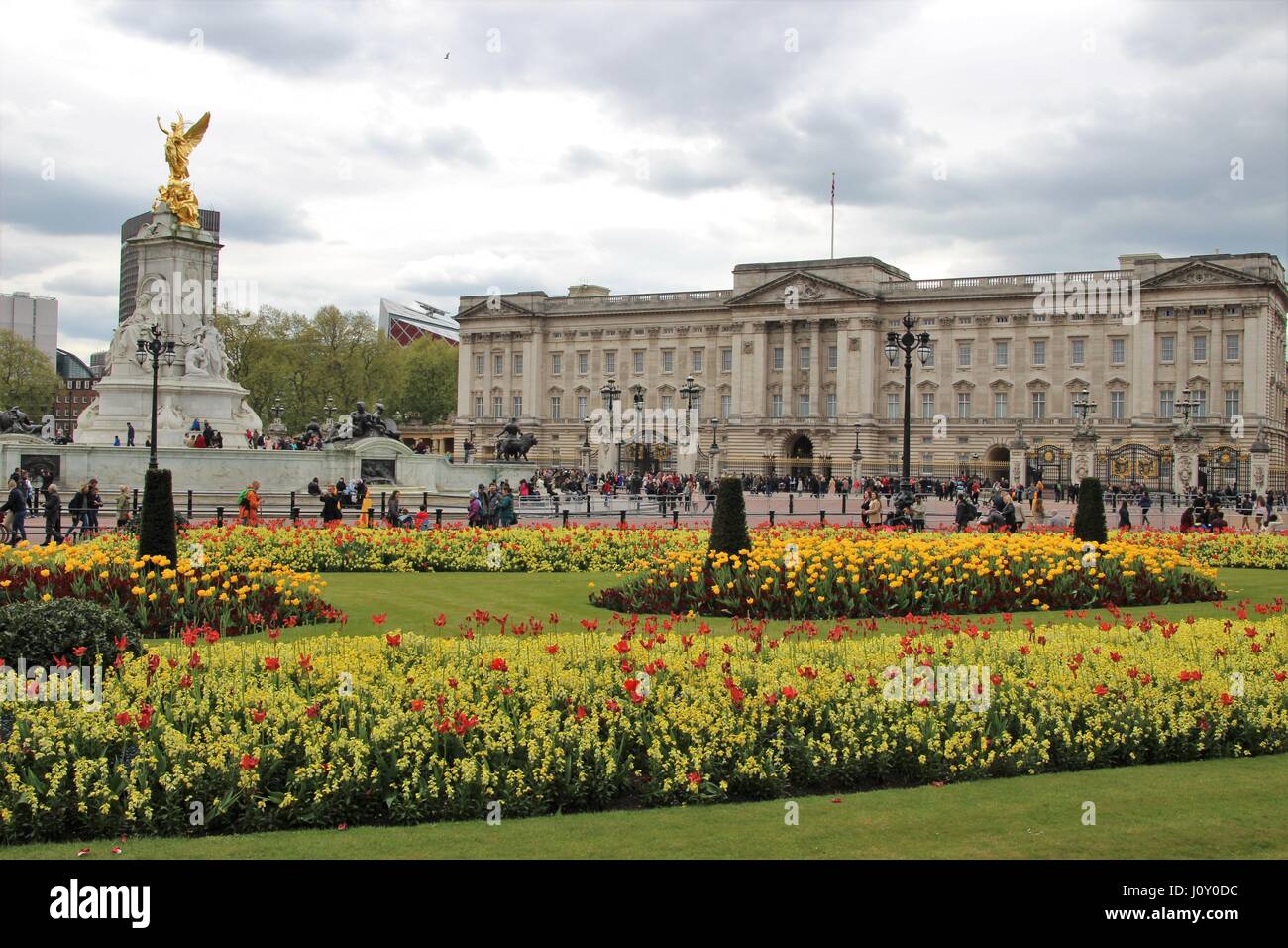 Buckingham palace memorial gardens hi-res stock photography and images - Alamy