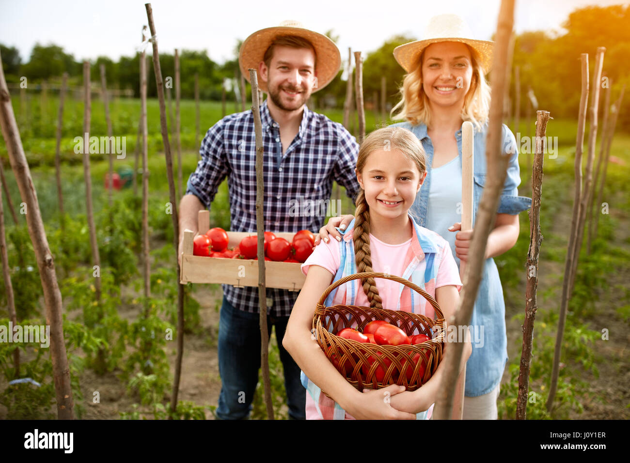 Smiling farmers hi-res stock photography and images - Alamy