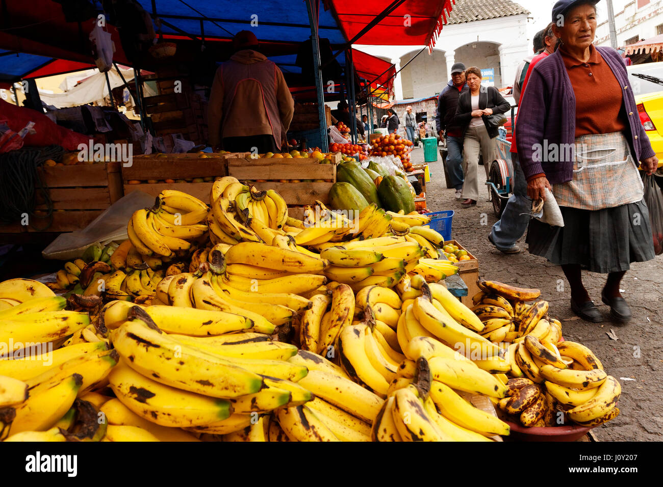 Ecuador banana market hi-res stock photography and images - Alamy